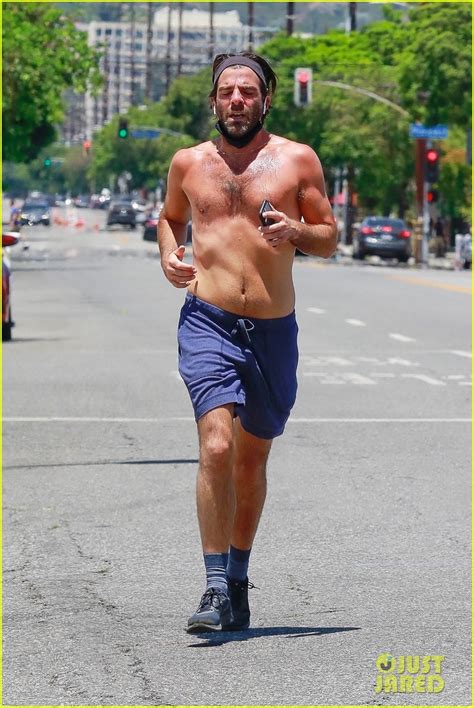 Zachary Quinto Goes Shirtless For A Run In La Photo 4472063