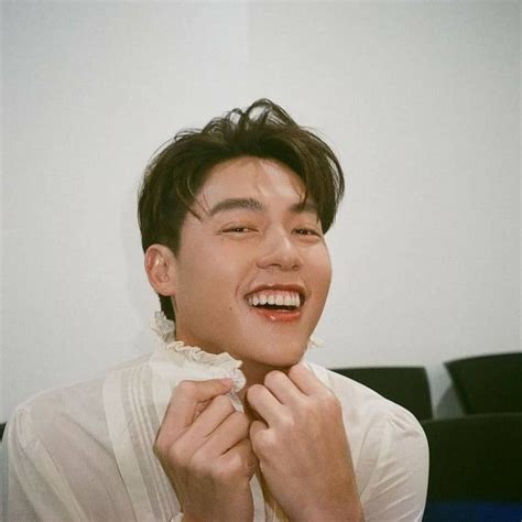 Pken တို့ကတော့ ထုံးစံအတိုင်း သူ့ကောင်မလေးကို ပြုံးပြုံးကြီးထိုင်ကြည့်ပြီး ကျေနပ်နေတော့တာပဲ