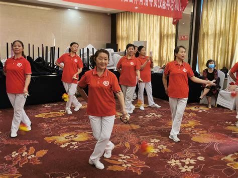 江苏省体育局 市县动态 全省健身球操项目一线社会体育指导员技能再培训在扬州开班