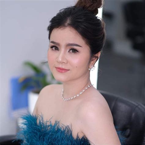 ផន សុផារី ជះលុយទាំងម៉ឺនៗ ទិញកាដូឡានឲ្យកូនស្រីទាំងពីរ Khmerload Cambodia Latest News