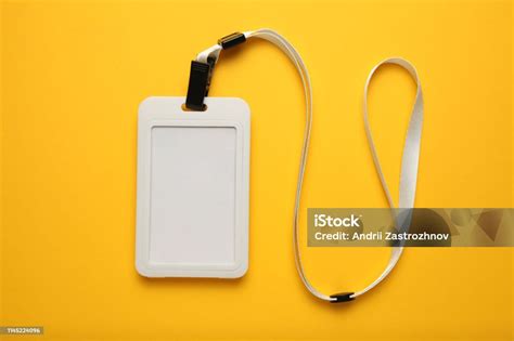 이벤트 배지 끈 노란색 배경에 이름 태그 Id 방문자 카드 빈 Vip 백 스테이지 이랑 0명에 대한 스톡 사진 및 기타 이미지 Istock