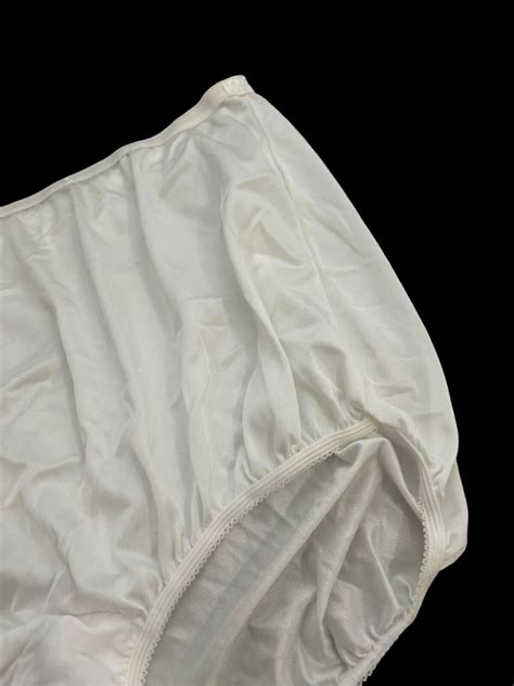 Vtg White Olga Panties Nylon Pillow Tab Gusset Back S Gem