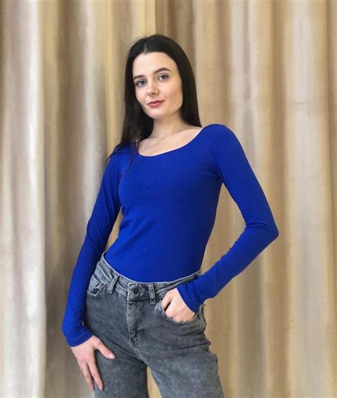 Лонгслів базовий жіночий в кольорах — ціна 299 грн у каталозі Лонгсліви