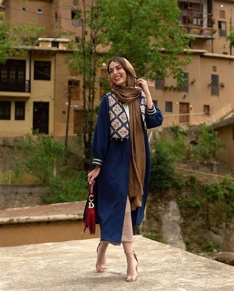 اینطوری با مانتوی سرمه ای ست کن استایل با مانتوی سرمه ای خامهای شیک