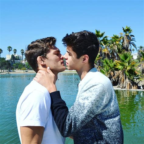 Hot Guys Kissing
