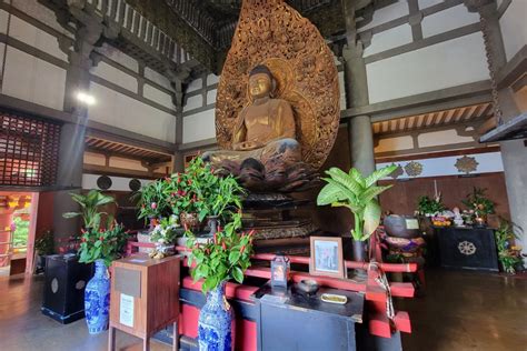 Escape The Oahu Crowds With A Visit To The Byodo In Temple