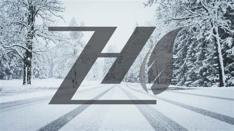 دانلود تصویر زمینه جاده پوشیده از برف با درختان کاج دانلود رایگان