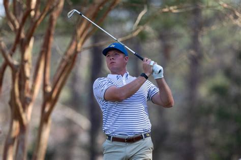 Senior Salute Golfer Will Dickson Mens Golf — Georgia Tech Yellow