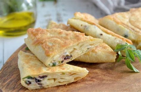 Рецепт швидких пиріжків із лавашу із сиром які готуються на сковорідці Читайте на Ukr Net