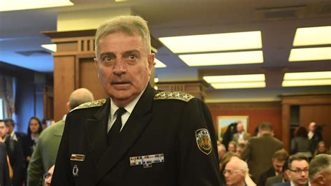 Адм Емил Ефтимов Ако сме извън НАТО и 10 от БВП за отбрана няма да стигнат Новини бг