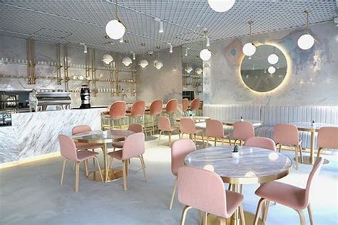 شیک ترین طراحی دکوراسیون کافه جذب مشتری با فضاسازی رویایی ماگرتا