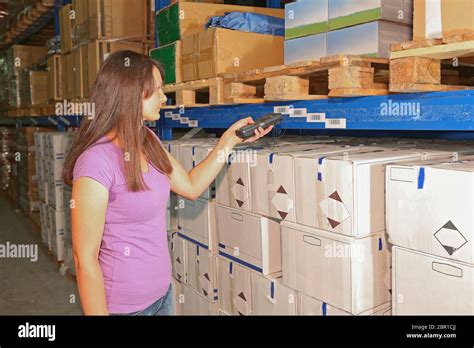 Warehouse Inventory Scan Hi Res Stock Photography And Images Alamy