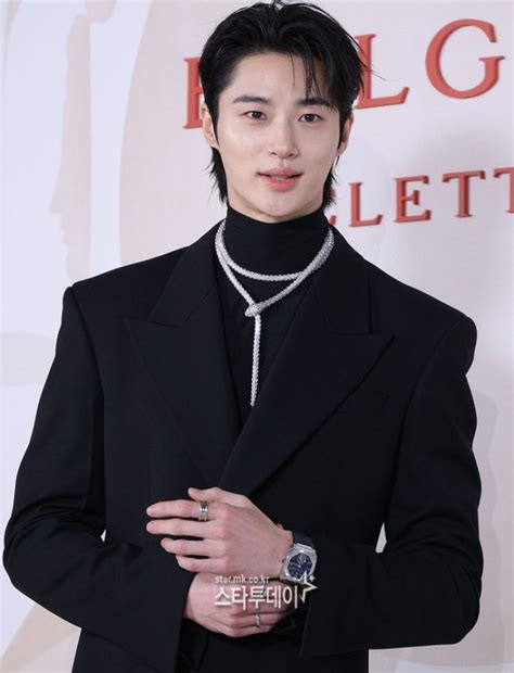 Byeon Woo Seok Tops The Rankings Despite Perfect Crown Controversy