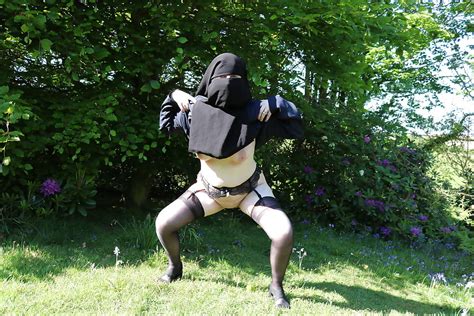 Muslim Burqa Niqab Suspenders Outdoors Flashing 86 Pics Xhamster