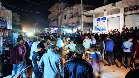 احتجاج في إدلب ضد إغلاق النصرة صيدلية تبيع الدواء بأسعار رخيصة