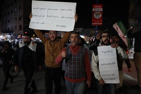 إثر احتجاجات مناهضة للجولاني مداهمات واعتقالات في إدلب