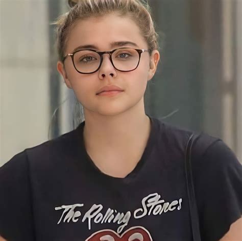 Chloe Is A Nerd And Shes Pretty Proud Of It 🤓😍 Rchloegracemoretzlove