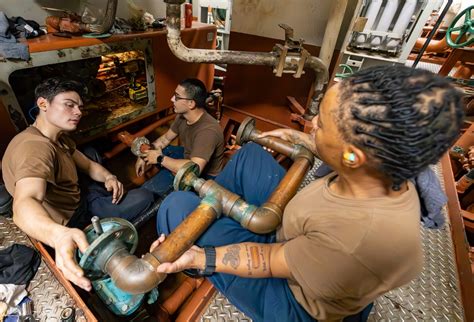 Dvids Images Uss Cole Conducts Routine Operations In U S 4th Fleet Aor [image 31 Of 36]