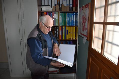 Daniel Buisson Parcourt Les Archives Françaises à La Recherche De Documents Sur La Haute Vienne