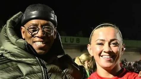 Ireland Captain Katie Mccabe Given Special Present By Arsenal Great Ian Wright After Reaching