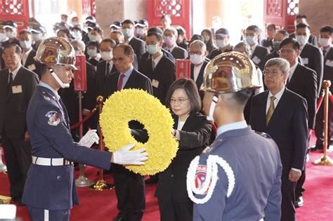 蔡總統出訪前赴忠烈祠春祭 向烈士遺族致意 新聞 Rti 中央廣播電臺