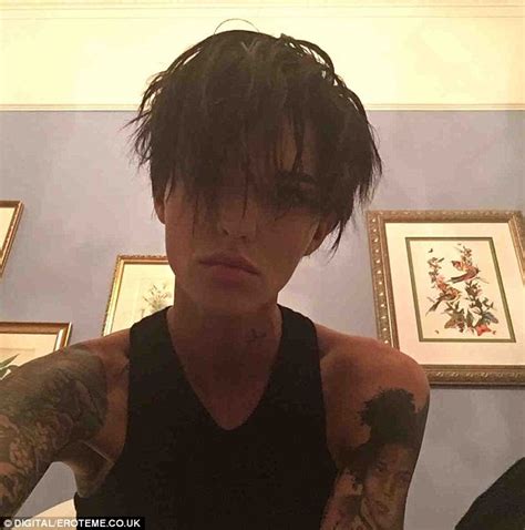 Ruby Rose Posts Raunchy Bathroom Pictures To Social Media Daily Mail Online
