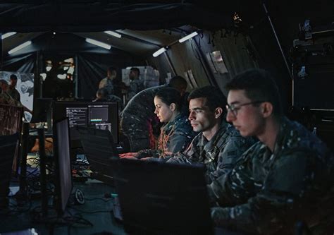 Recrutement Cyber Larmée Parle Le Langage Des Hackers