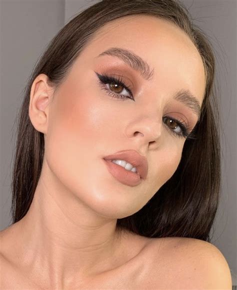 Макіяж для карих очей гарний макіяж 28 фото макіяжу 2023