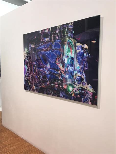 Patrick Während Andere Party Machen Ihren Hobbies Nachgehen