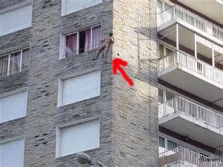 Urrules Olha A Vizinha Pelada