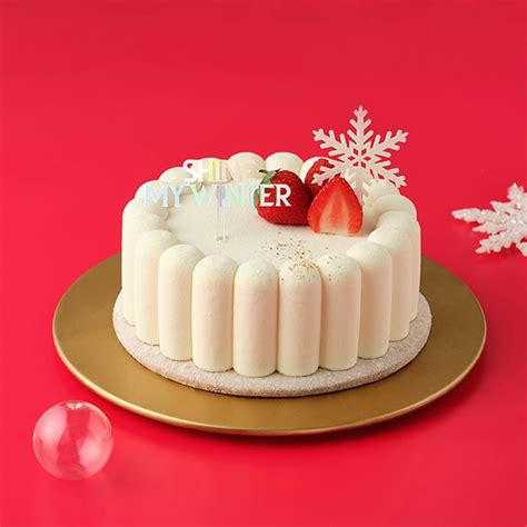 Eyesmagazine 아이즈매거진 홀리데이 시즌 케이크는 빠르게 준비하는 사람이 승자🎅🏻 투썸플레이스atwosomeplaceofficial가 홀리데이 시즌