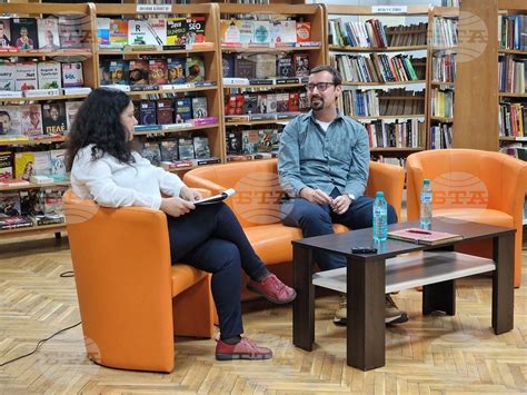 Писателят Васил Попов представи романа си Пермафрост във Видин Утро