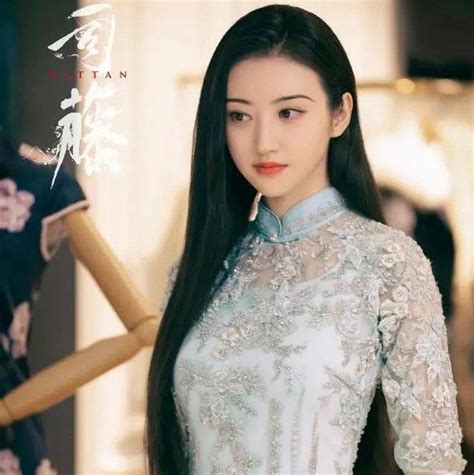 “人间富贵花”景甜，穿旗袍着实令人惊艳身材蓝色气质