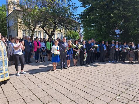 С молебен поднасяне на цветя и шествие Габрово почете празничния 24 май Gabrovo News