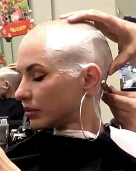 Pin By Don Amecho On Baldgurlz Shaved Hair Women Shave Her Head