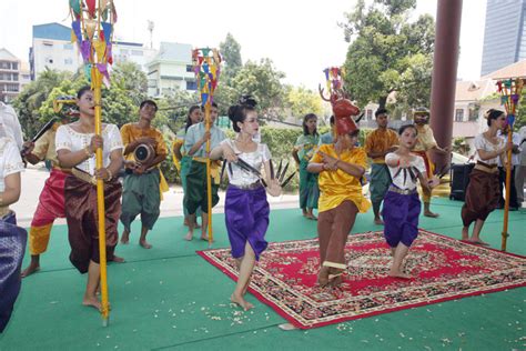 ក្រសួងព័ត៌មាន រៀបចំរបាំជូនពរ និង របាំត្រុដិ បណ្តេញឧបទ្រពចង្រៃឆ្នាំចាស់ លើករាសីឆ្នាំថ្មី