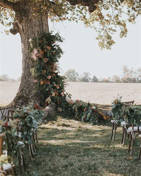 Find Your Favorite Moody Yet Funky Florals Here At The Ruby Cora Nashville Bride Guide