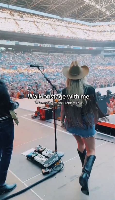 Miranda Lamberts Entire Backside Goes Viral In Seattle And She