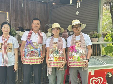 អឿន សួស្តី ឆ្នាំថ្មី សង្ក្រាន្តទឹកឆា ស្រុកព្រៃឈរ ខេត្តកំពង់ចាម Facebook