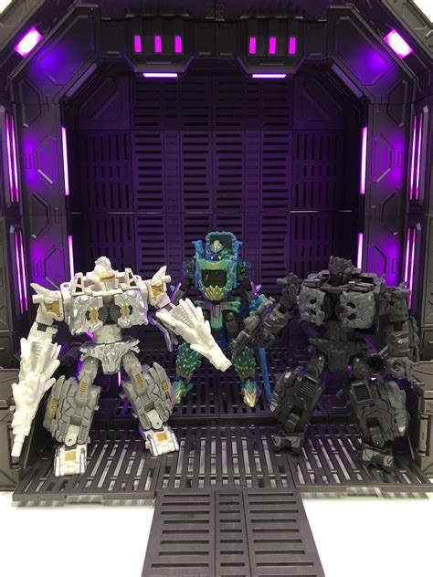 Transformers Legacy United Deluxe Infernac Universe Nucleous In Hand