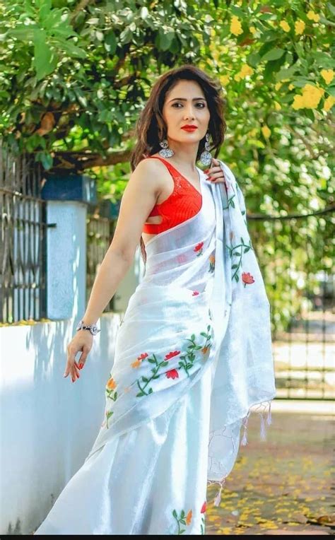 40 Stunning Hot Pics Of Gauri Singh In Sarees Wiki Bio Tv Shows Films Instagram And More