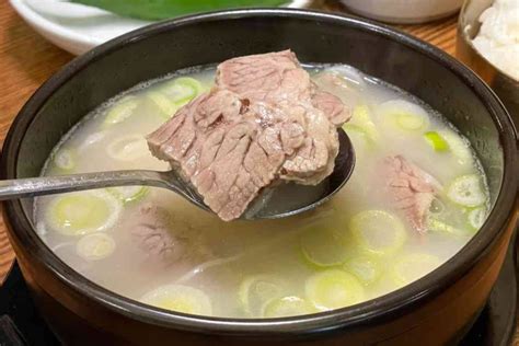 푹 고아진 뽀얀 국물과 밥 한공기가 주는 든든함 설렁탕 맛집 Best5