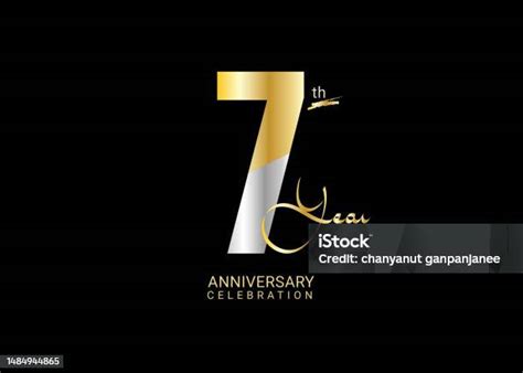 7 주년 기념 축하 금색과 은색 벡터 템플릿 7 숫자 로고 디자인 7 번째 생일 로고 로고 타입 기념일 축하를위한 벡터 기념일 포스터 초대 카드 7에 대한 스톡 벡터 아트