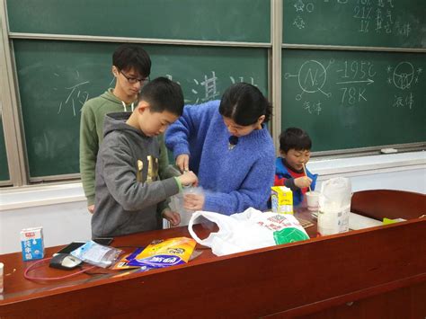 物理与天文学院举办小小科学家活动纪念建校122周年 综合新闻 上海交通大学新闻学术网