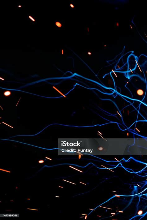 스파크 빛 보케 효과 및 연기로 가스 금속 아크 용접 공정의 뷰와 배경을 클로즈업합니다 0명에 대한 스톡 사진 및 기타 이미지 Istock