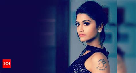 Mamta Mohandas Joins Tovino Thomas Forensic Malayalam Movie News