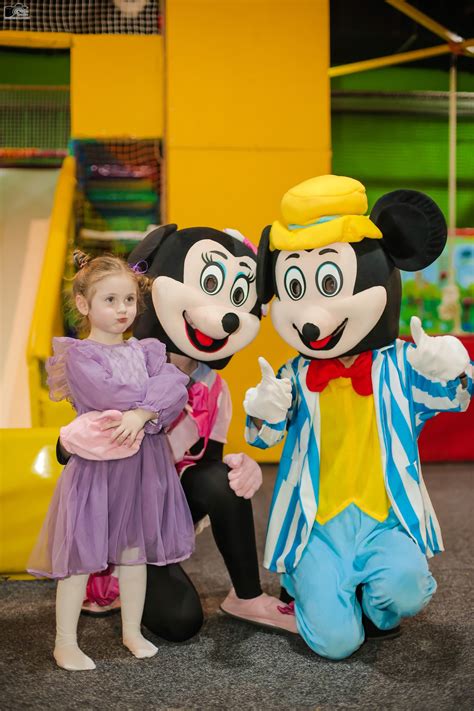 მიკი მაუსი სასაცილო და საყვარელი ბატუტ ცენტრი Crazy Hall