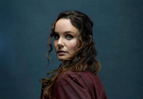 Colony Season 3 Sarah Wayne Callies Interview On Katies Journey