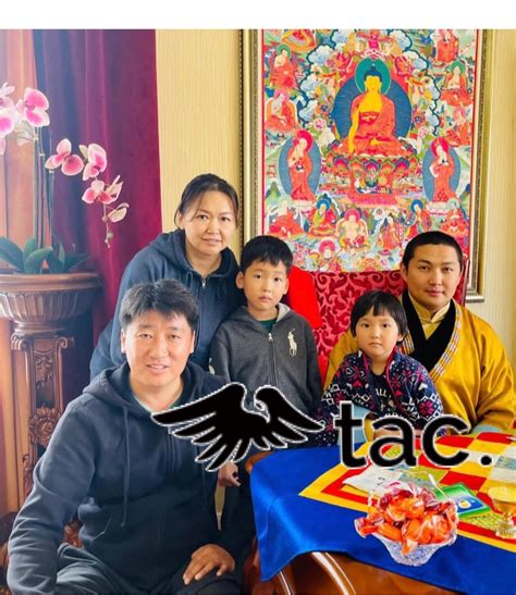 Дуучин Ч Бат Эрдэнэ олноос нууцласан гэр бүлээ ил гаргав ТАС МН