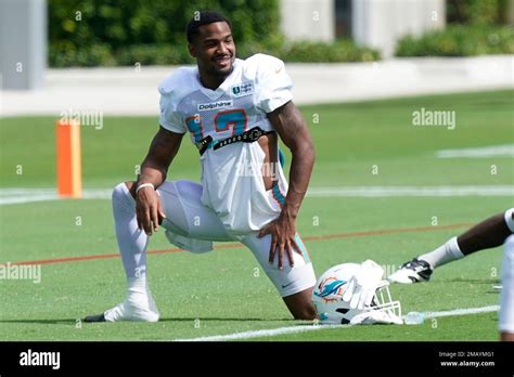 Miami Dolphins Wide Receiver Jaylen Waddle 17 Stretches During The